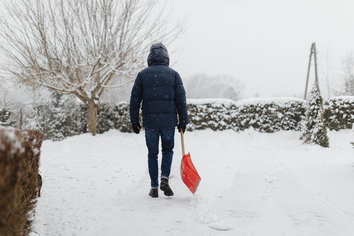 How to Melt Ice on Driveway and Your Vehicle Quickly